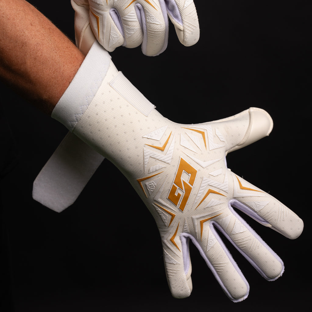 OG1 TYPE-G | David Raya's Gold Goalkeeper Gloves | One Glove® America ...